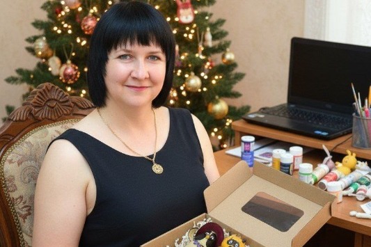 Магия рукотворности. Жительница Кирсанова мастерит новогодние игрушки ...