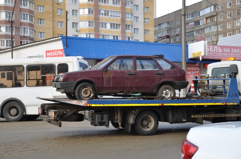 На улице Сенько в Тамбове эвакуировали брошенный автомобиль | ТОП68